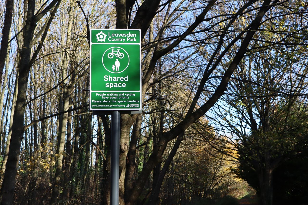 New shared space signage introduced at Leavesden Country Park | Leisure ...